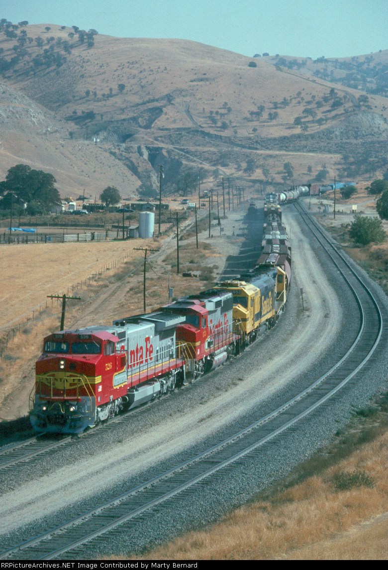 AT&SF 526 and Sisters Leaving the Hills